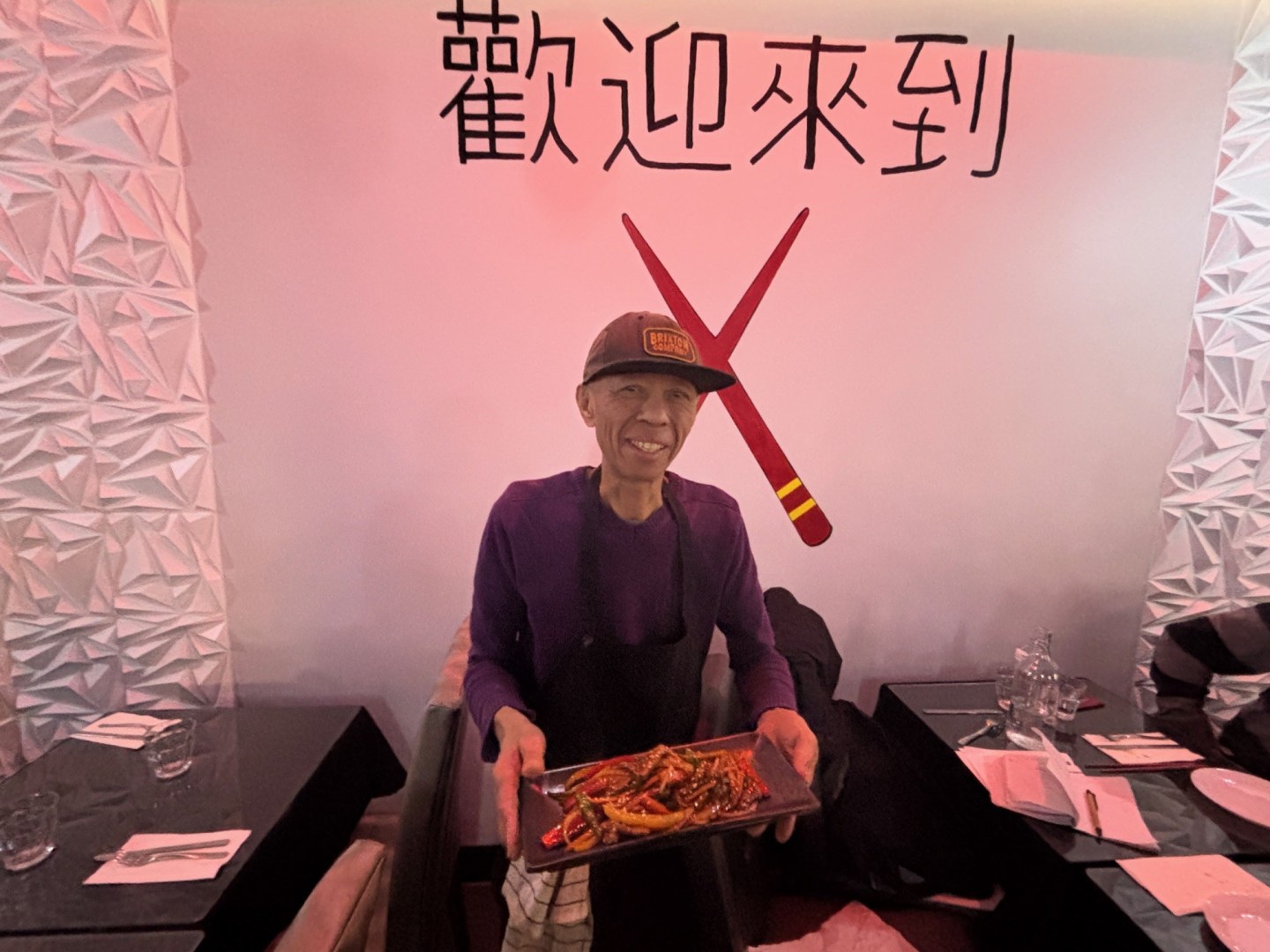Red Chopstix is the new kosher Chinese restaurant at Decarie Square ...